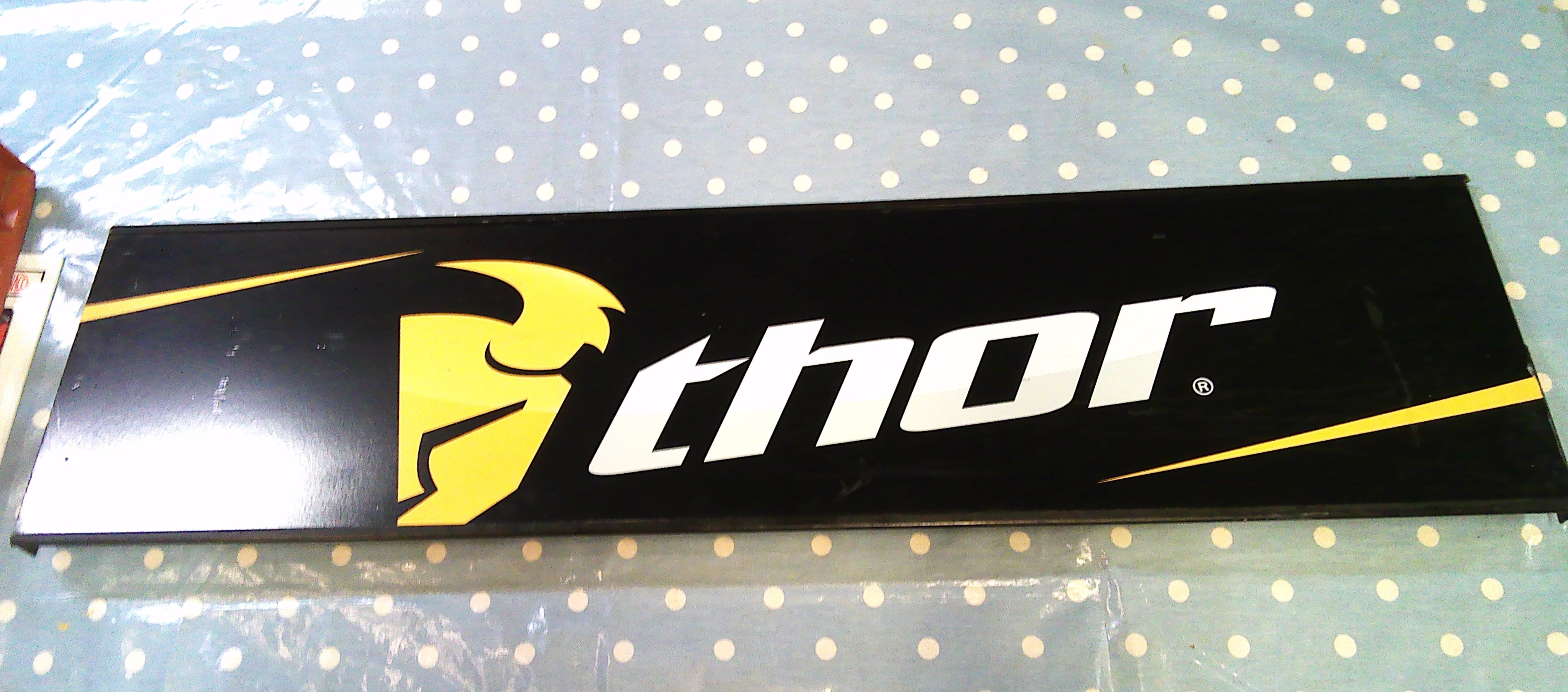 Thor metal dealer sign – Huggys Speedshop