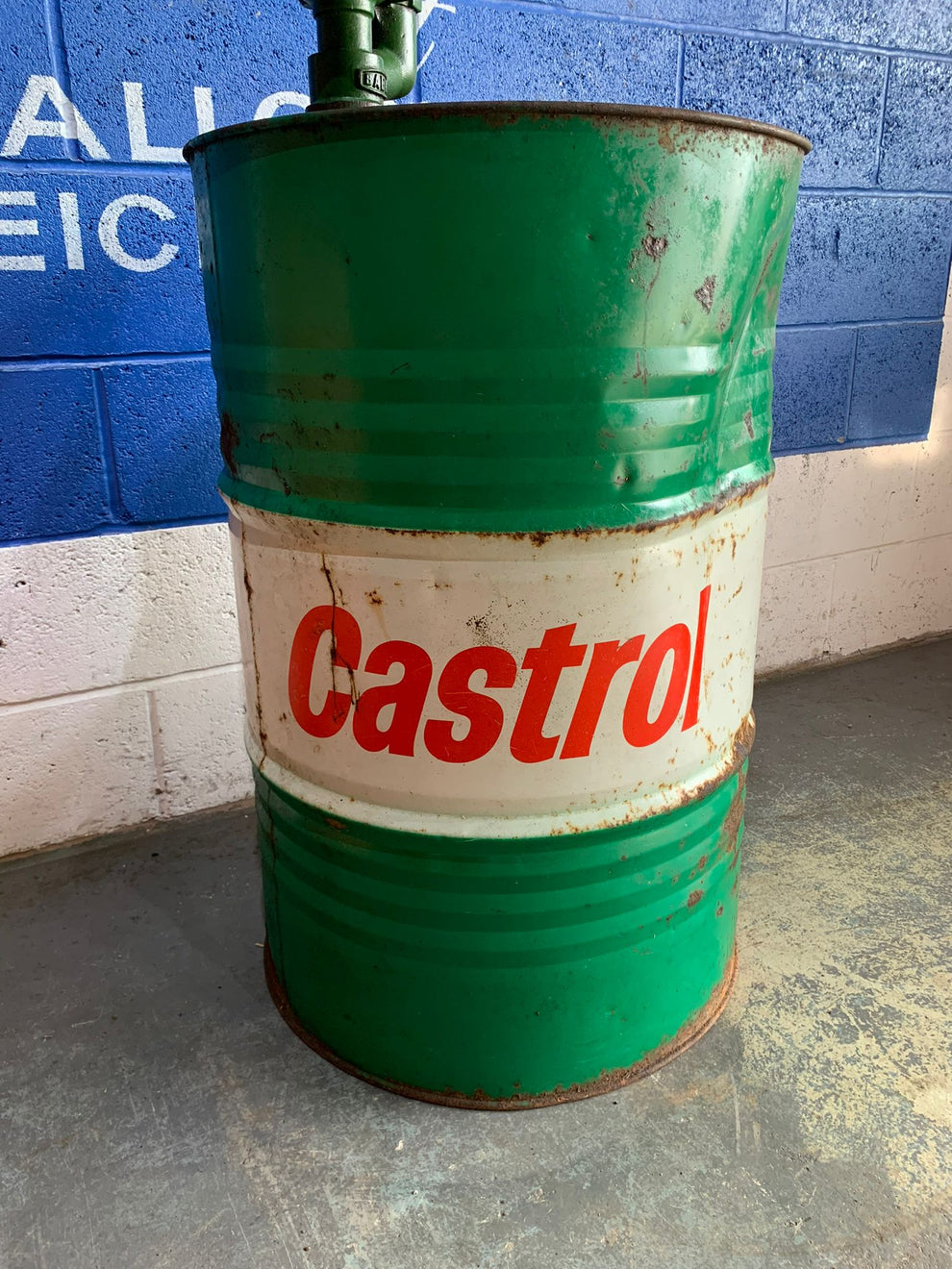 CASTROL OIL BARREL WITH PUMP – Huggys Speedshop